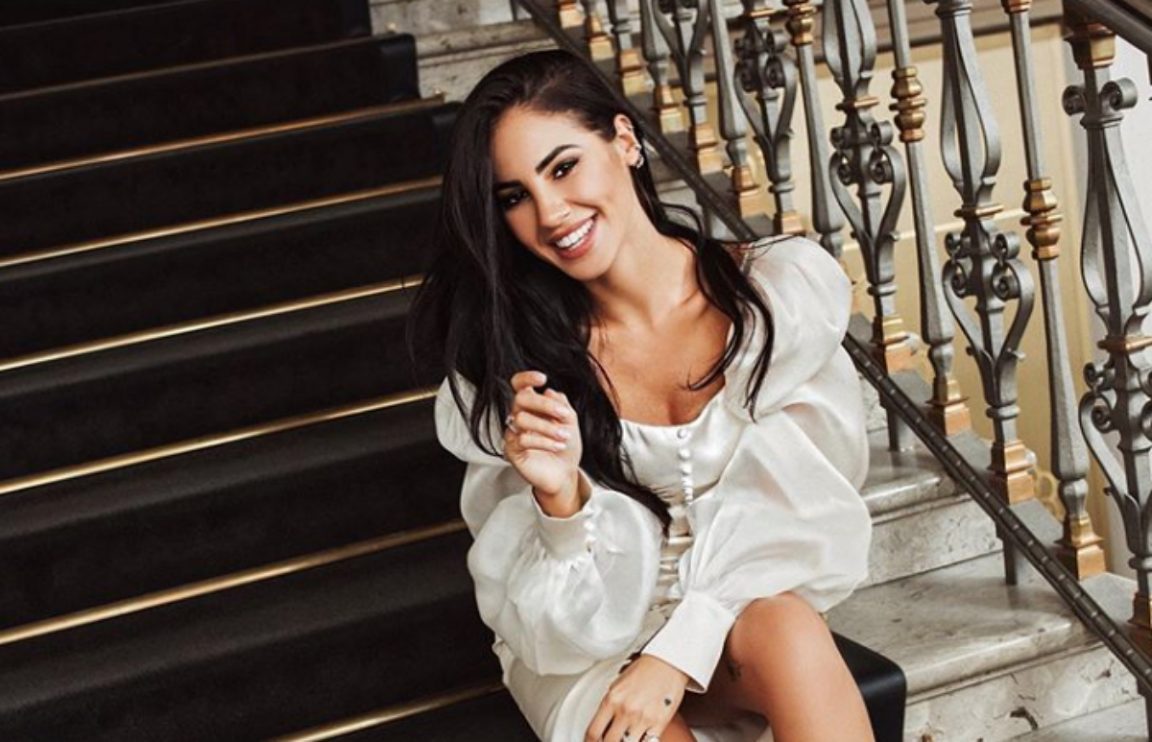 Giulia De Lellis Instagram, look originale per prendere il sole: «Che dea!» Giulia De Lellis Instagram, look originale per prendere il sole: «Che dea!»