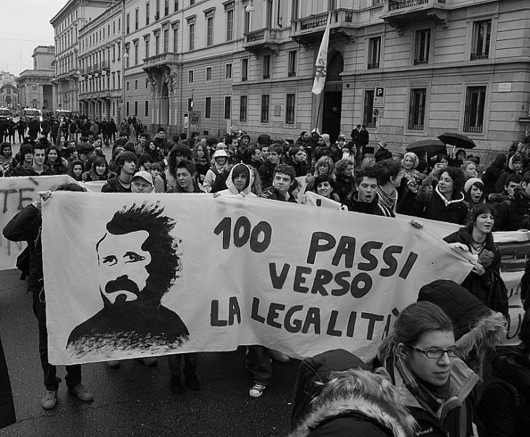 Peppino Impastato, frasi e storia dell'eroe ucciso da Cosa Nostra: la ...