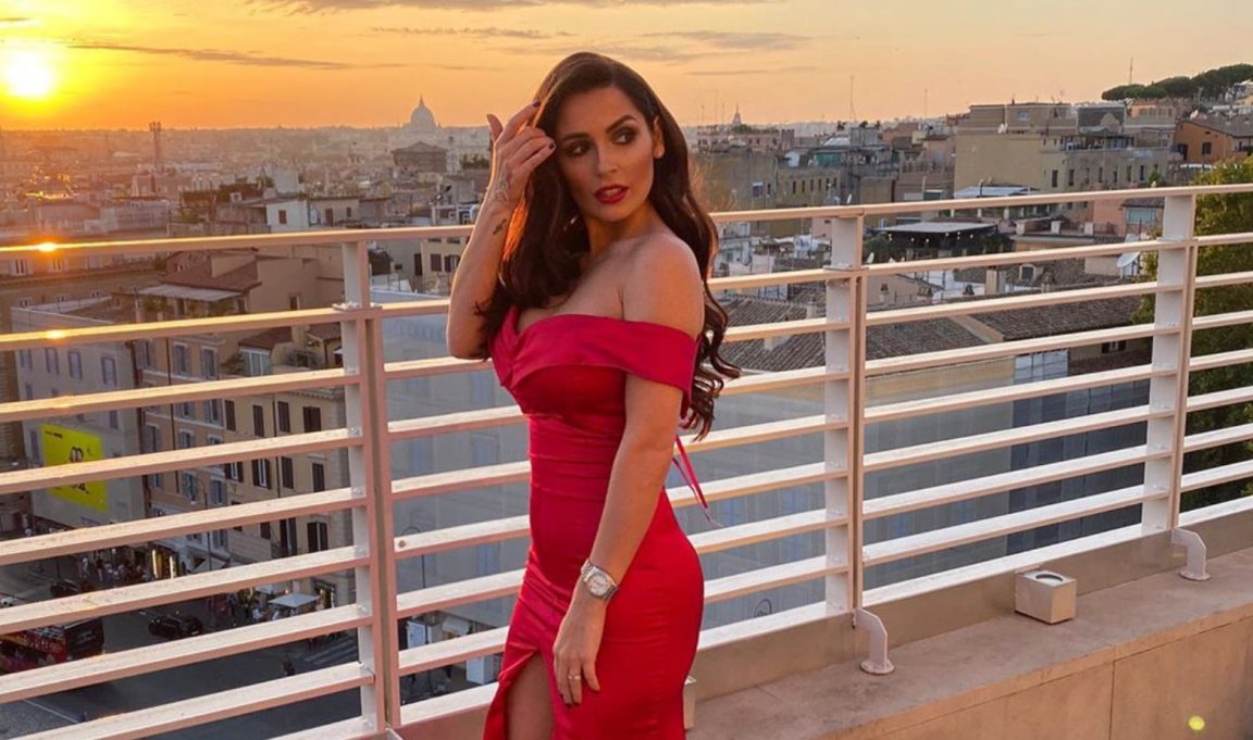 Alessia Macari Instagram, affascinante in barca a Positano: «Le sirene ...
