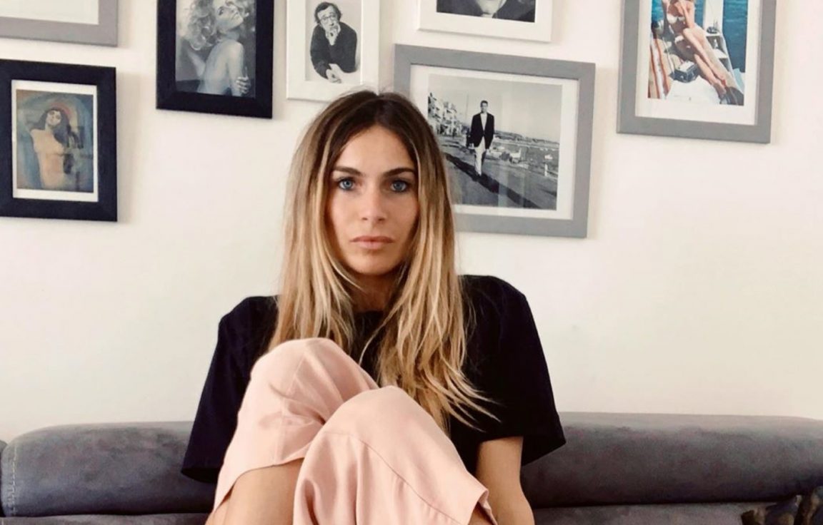 Eleonora Pedron irresistibile distesa a letto, scatto rubato: «Attende ...
