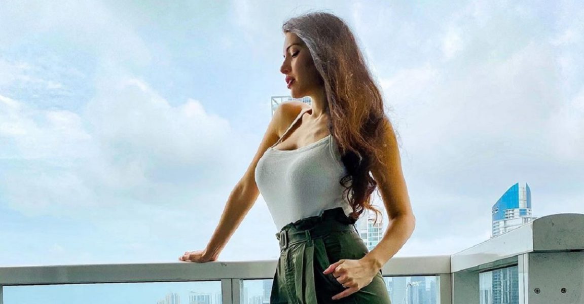 Clarissa Marchese curve strepitose in bikini, a 3 mesi dal parto il ...