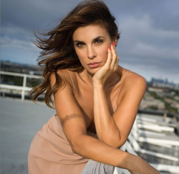 Elisabetta Canalis Instagram, insuperabile in costume: «Che gambe divine!»