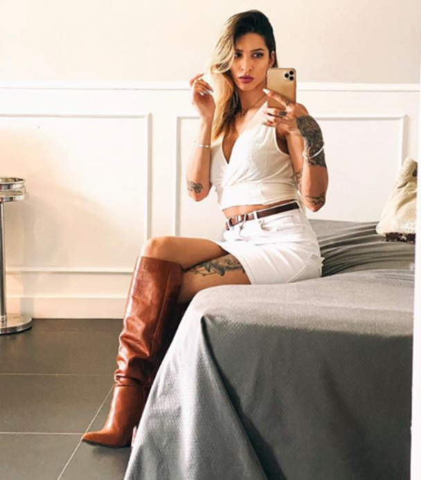 Erica Piamonte Instagram, il décolleté sbuca dal micro costume: «Vai ...