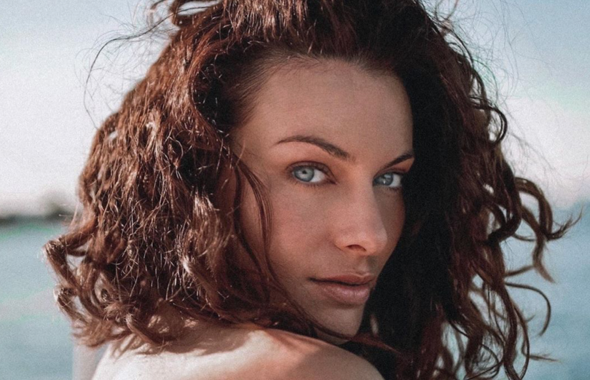 Paola Turani paradisiaca a Polignano: «La Puglia con 40° di bellezza...»