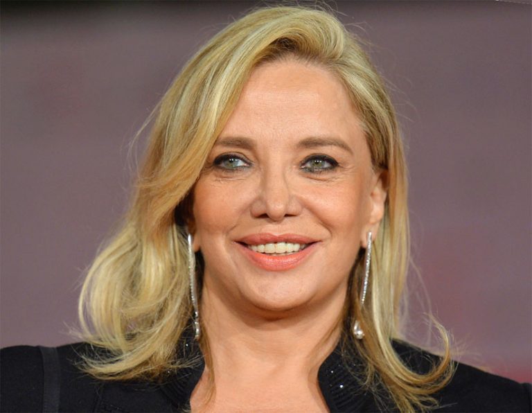 Simona Izzo malattia: «Un dolore intenso, una morsa d'acciaio che ...