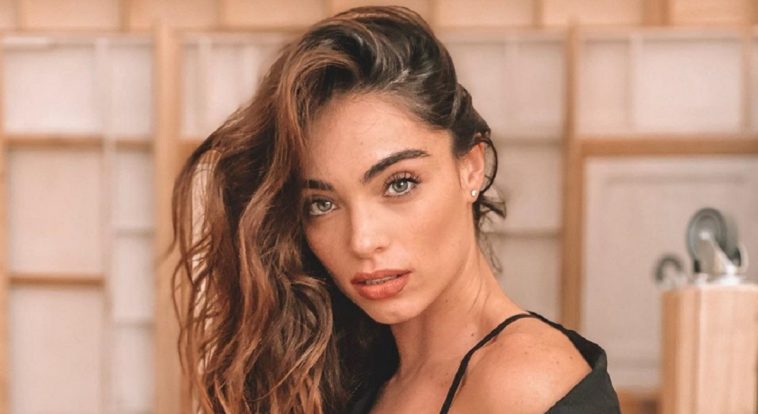 Lorella Boccia Instagram statuaria di profilo in bianco e nero