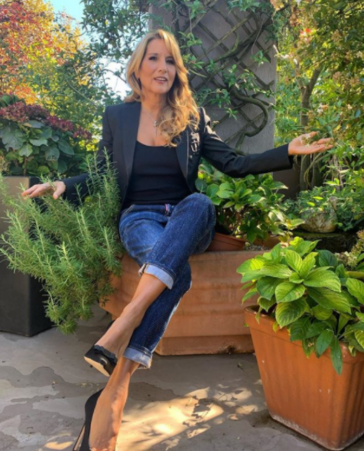 Jo Squillo da piccola l'emozionante scatto con la sorella su Instagram