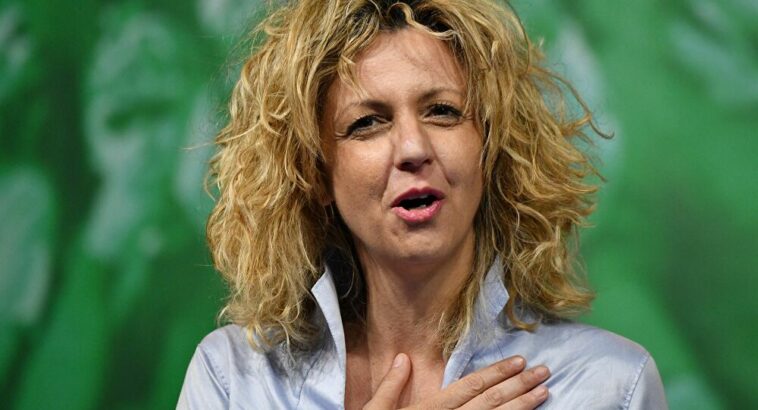 Chi è Barbara Lezzi: età, carriera e vita privata dell'ex ministro per ...
