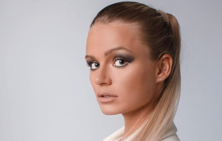 Mercedesz Henger Instagram paradisiaca al mare: bikini troppo piccolo