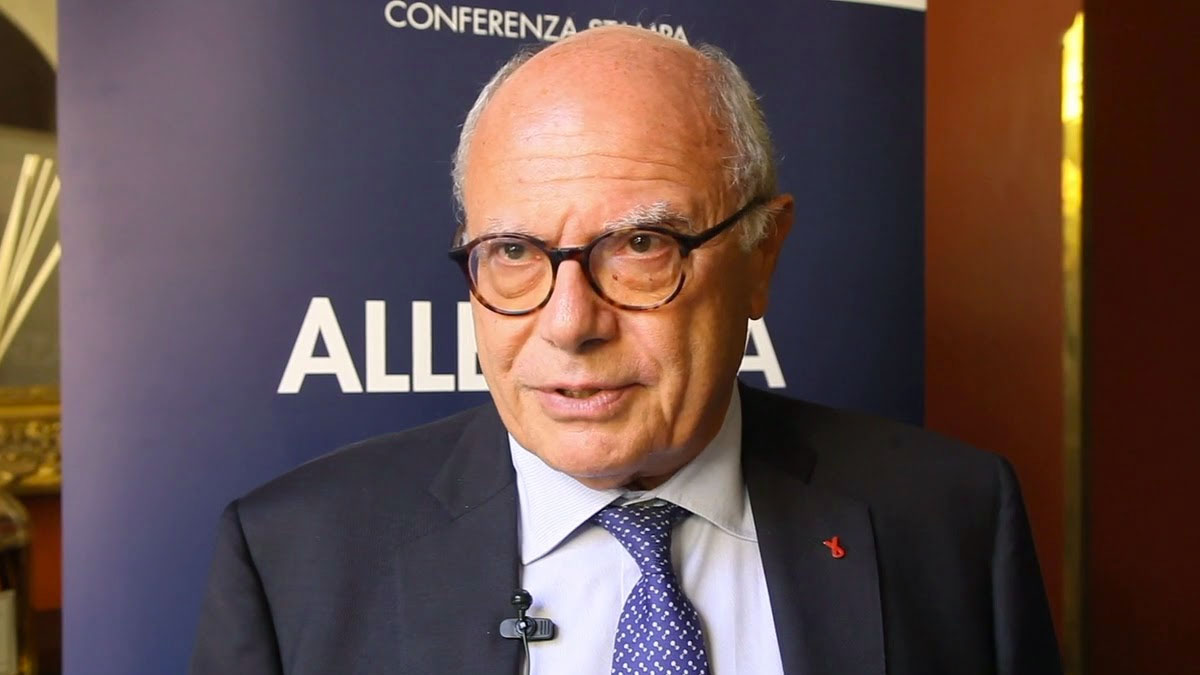 Massimo Galli indagato per falso ideologico e turbativa d'asta