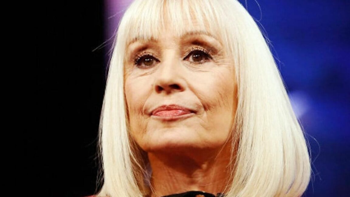 Raffaella Carrà patrimonio enorme tre ville e non solo: chi sono gli eredi Raffaella Carrà patrimonio enorme tre ville e non solo: chi sono gli eredi