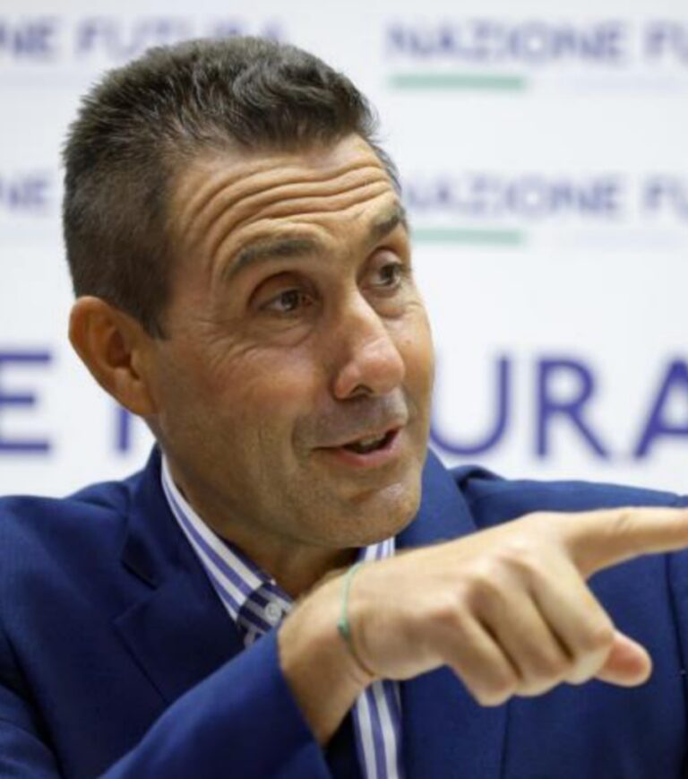 Roberto Vannacci curriculum, stipendio, carriera, moglie: tutte le ...