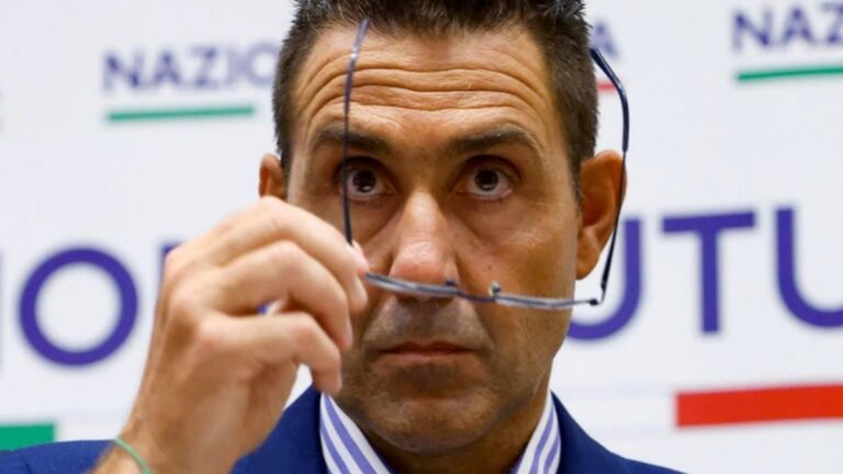 Roberto Vannacci curriculum, stipendio, carriera, moglie: tutte le ...