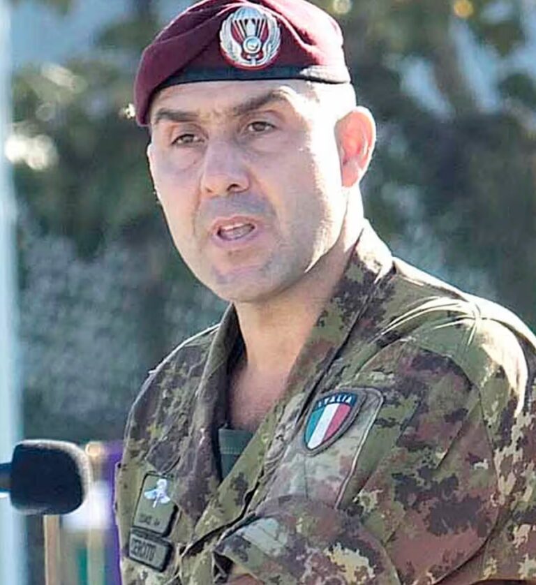 Roberto Vannacci curriculum, stipendio, carriera, moglie: tutte le ...